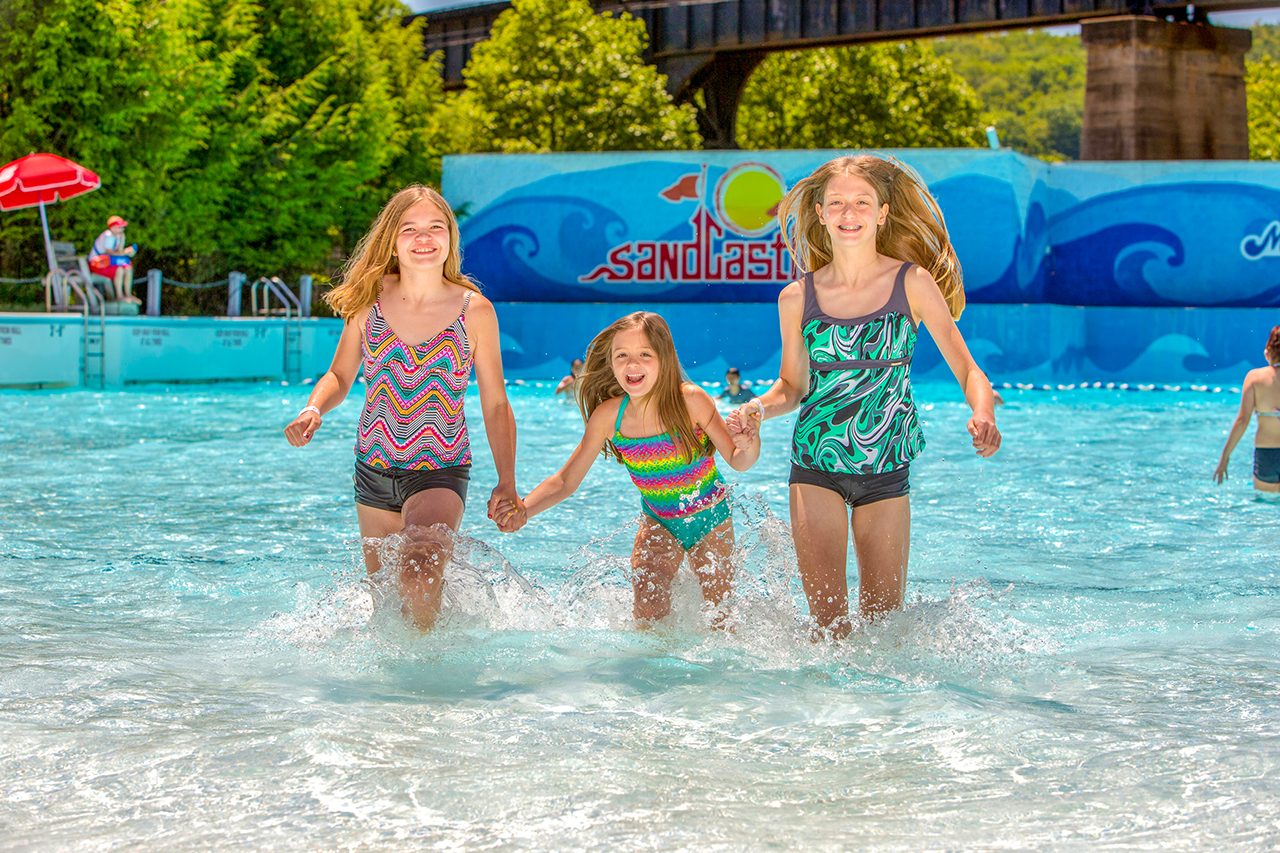 Mon Tsunami Wave Pool | SandCastle